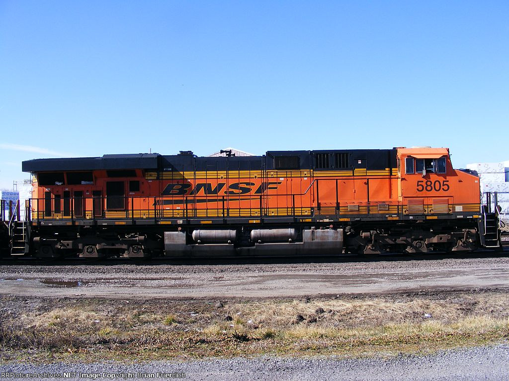BNSF 5805